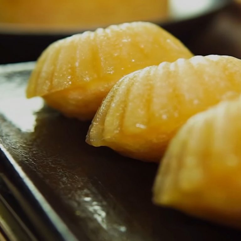 Bánh bò - Chiếc bánh mang nhiều hương vị tuổi thơ của trẻ em vùng quê